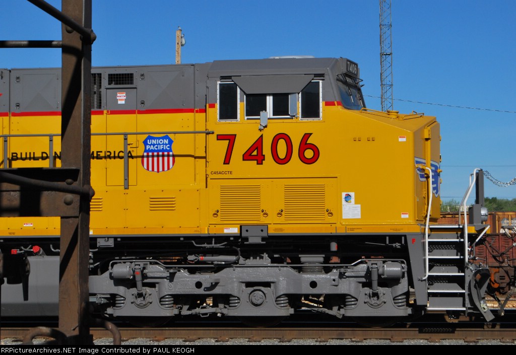 UP 7406 between two rail cars on the siding at UP east Ogden yard